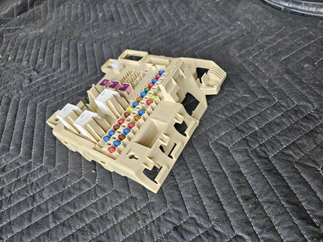 FORD GENUINE BA BF FG FUSEBOX (UNDER DASH) XR6, XR8, GHIA, TERRITORY ...