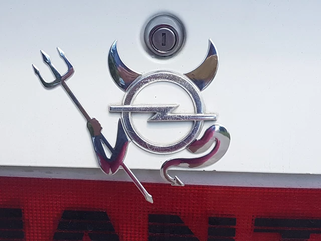 AUTO AUFKLEBER 3D Teufel Devil Chrom Emblem Logo Sticker für runde ...
