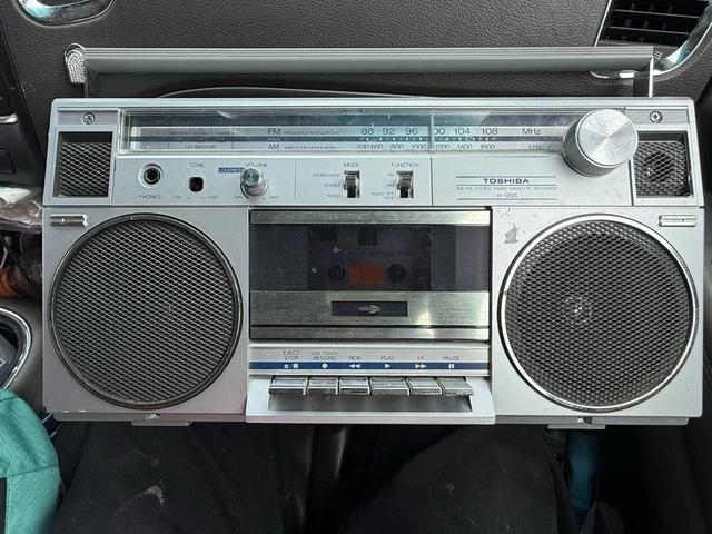 TOSHIBA RT-120S VINTAGE AM/FM/Cassette Boombox working/Missing Tone ...