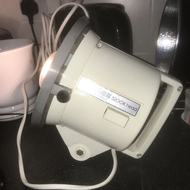 PHOTAX 'WHITE' INTERFIT 3200K E27 Head + 21cm Reflector - Continuous ...