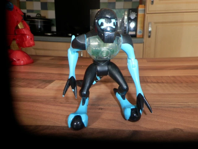 CARTOON NETWORK BEN 10 DNA Alien Heroes XLR8 Clear Chest Action Figure ...