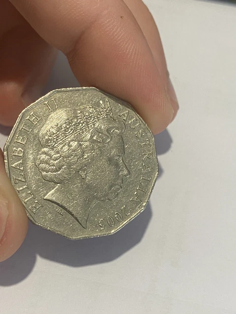 2005 50 CENT 50c Coin World War 1939-1945 Remembrance Robe Cud Error ...