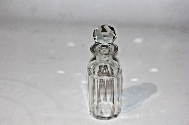 PETIT FLACON DE PARFUM AVEC SON BOUCHON EN VERRE A FACETTE EUR 10,00 ...