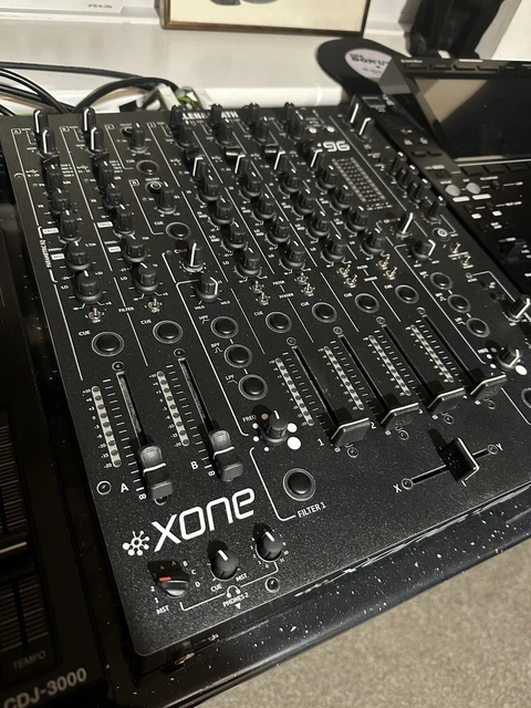 ALLEN & HEATH XONE 96 Professional DJ Mixer With Brand New Swan Flight ...