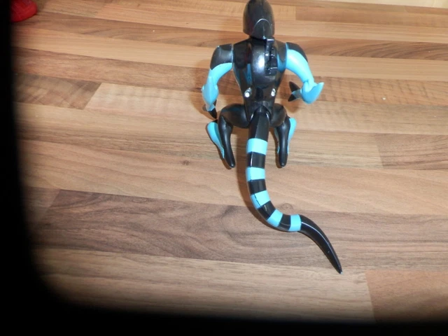 CARTOON NETWORK BEN 10 DNA Alien Heroes XLR8 Clear Chest Action Figure ...