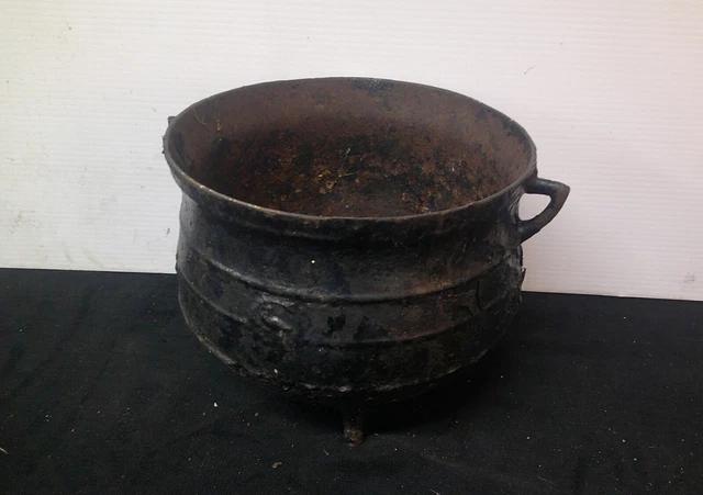 VICTORIAN CAST IRON three leg pot 26cmD X 20cmH £60.00 - PicClick UK
