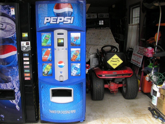 DIXIE NARCO 501E HVV SODA VENDING MACHINE "Gatorade Fierce Grape"20oz ...