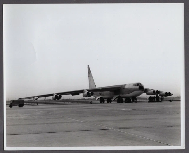 BOEING B-52 STRATOFORTRESS Jet Bomber Large Vintage Photo Usaf 2 £23.56 ...
