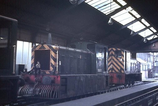ORIGINAL COLOUR SLIDE of D2212 BR class 04 diesel shunter loco £11.50 ...