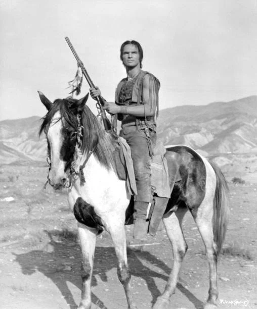 ACTOR BURT REYNOLDS On The Set Of Navajo Joe 2 Old Movie Photo EUR 6,61 ...
