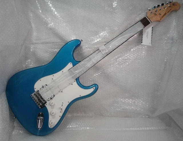 DONNER STANDARD SERIES Strat Electric Guitar w/mini amp & accessories ...