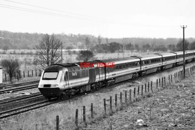 PHOTO HST First Great Western Livery At Streatley 2001 Before The Trees ...