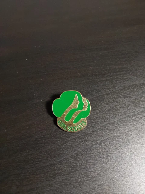 VINTAGE GIRL SCOUTS Official Membership Pin (green two faces) GSUSA ...