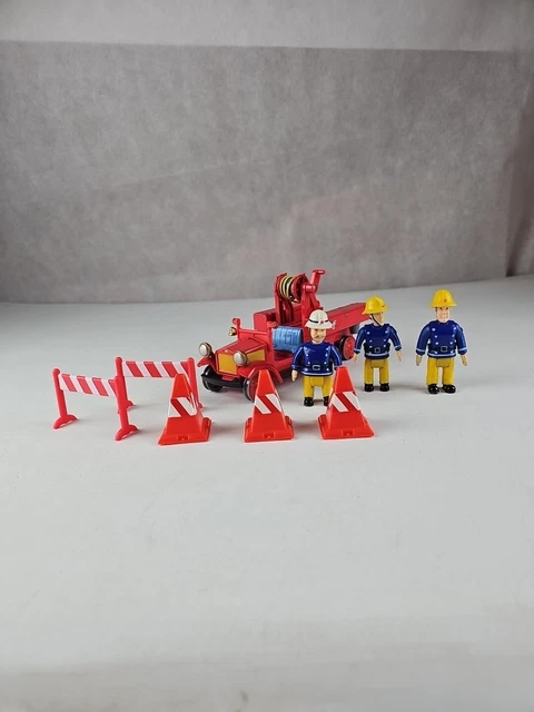 FIREMAN SAM OFFICER Steele + Bessie the Vintage Fire Engine, Sam, Elvis ...