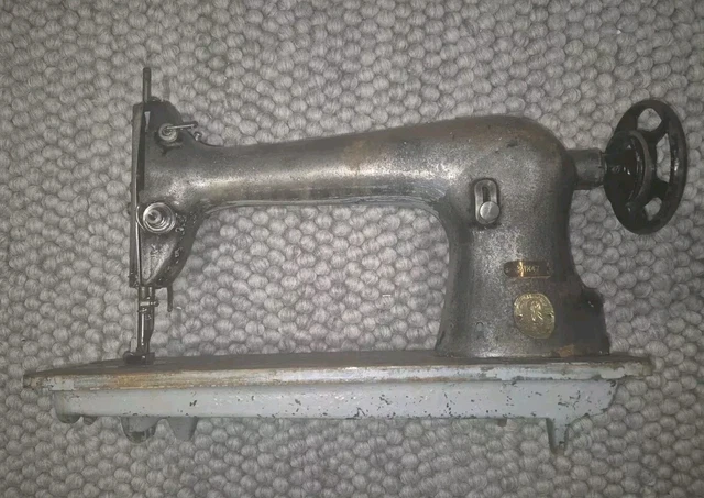 SINGER MODEL 31k47 Walking Foot ? Type Sewing Machine Vintage Retro ...