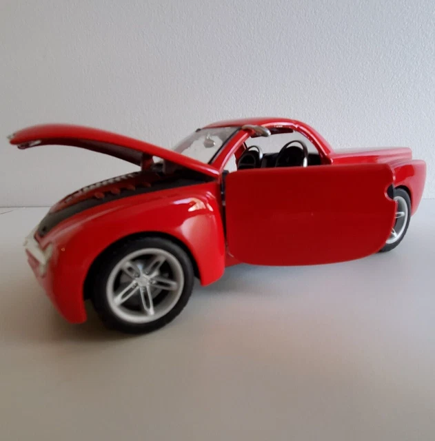 MAISTO 2000 CHEVY Chevrolet SSR Special Edition Diecast Model Truck Red ...