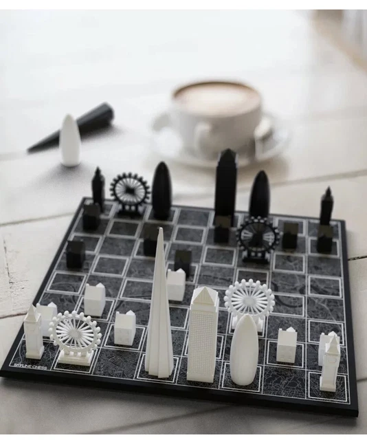 LONDON MAP SHOWING River Thames Edition Skyline Chess Set -Londons ...