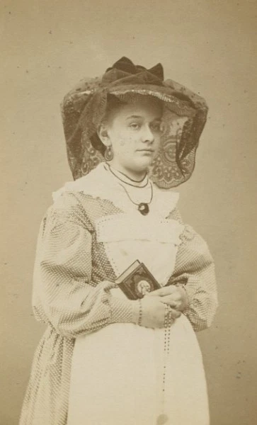 PEASANT FREIBURG TYPES Traditional Costume T. Richard Sohn Zurich CDV ...