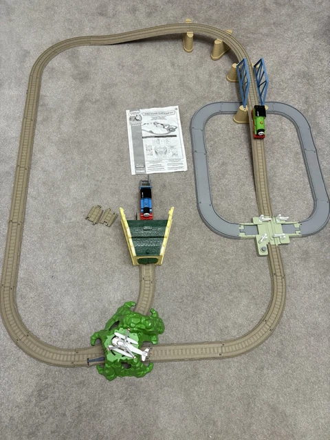 THOMAS & FRIENDS Sodor Friends Road & Rail Set - Tomy Trackmaster £49. ...