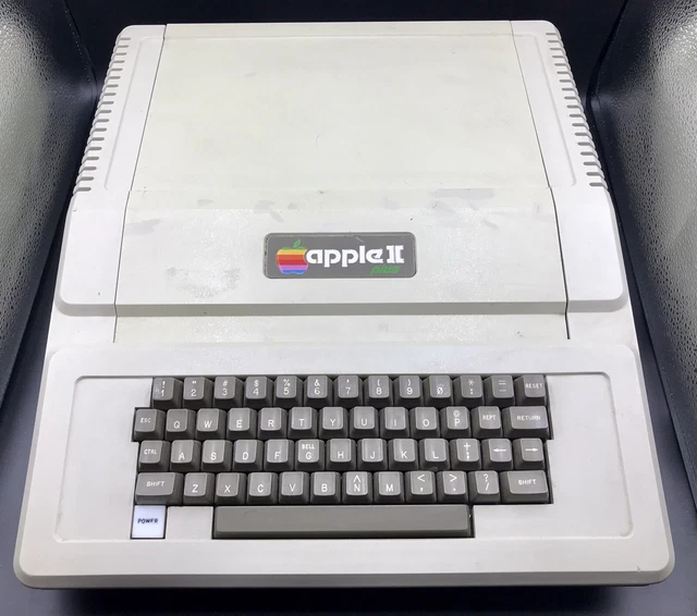 APPLE II PLUS Computer AA110408 A2S2 Computer w/2 floppy disk drives ...