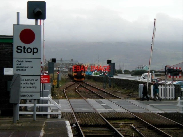 PHOTO 2001 Barmouth Railway Station Level Crossing Looking In A South ...