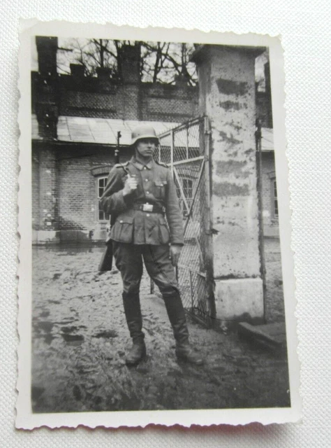 WW2 REAL PHOTOGRAPH Of Gate House Waffen, On Guard Wwii # 7 £2.00 ...