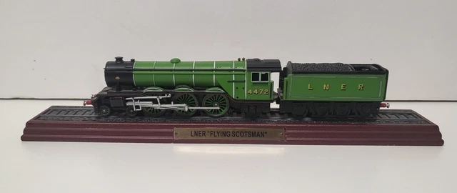 LNER 4472 - The Flying Scotsman - Static Model Train On Wooden Plinth £ ...