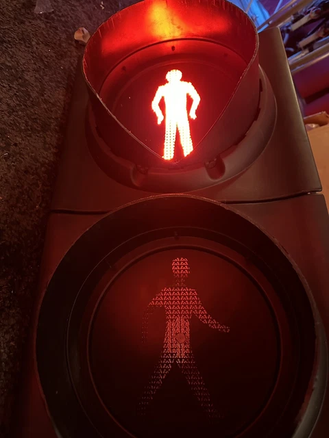 SIEMENS PEDESTRIAN RED man/green man traffic lights with 3 pin plug £60 ...