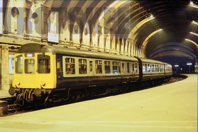 35MM SLIDE BR British Railways DMU Class 110 52079 York 1986 Orig £4.98 ...