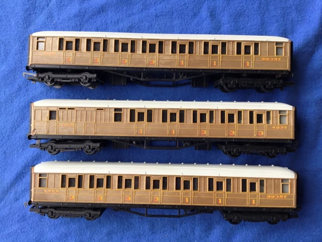 HORNBY HO SCALE, LNER, Pullman Passenger carriages. X 3 K $24.99 ...