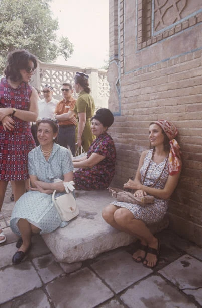 CANADIAN AUTHOR ACTRESS Margaret Trudeau in Moscow 1971 OLD PHOTO 5 $8. ...