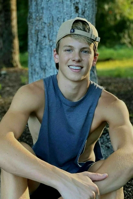Blond College Jock Frat Dude Cute Guy Outdoor Shot Beefcake Photo 4x6