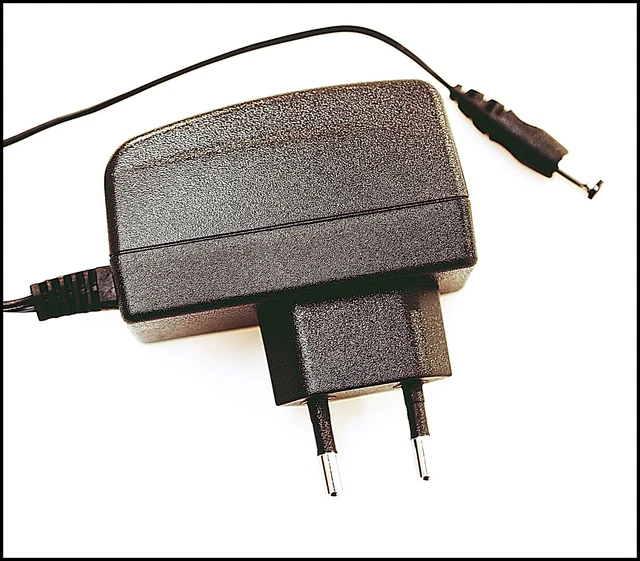 DVE DSA-12PFA-05 FEU 050200 2A-5V AC ADAPTER Steckernetzteil #R1-A9 EUR ...