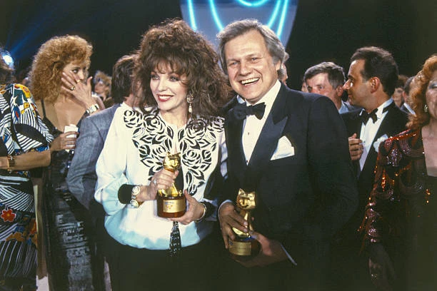 BRITISH ACTRESS JOAN Collins & American actor Ken Kercheval sh- 1982 ...