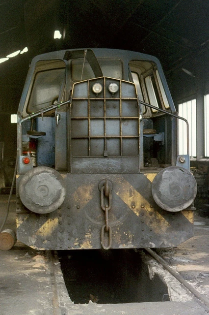 NCB SENTINEL 0-6-0 in shed Darfield Colliery 1983 Rail Photo £1.50 ...