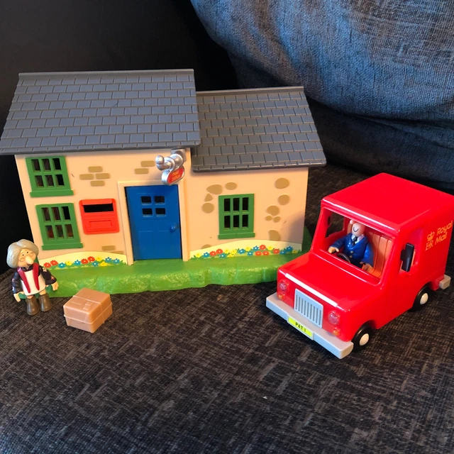 POSTMAN PAT BUNDLE Post Office Mrs Goggins Van Pat 1 Pat Figure ...