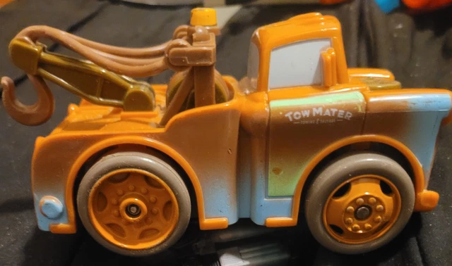 DISNEY PIXAR CARS Tow Mater 2005 Shake N Go Mattel Engine Sounds Brown ...