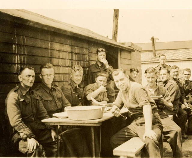 VINTAGE MILITARY WW2 Photograph British soldiers having dinner chow 1940s #38 £8.63 - PicClick UK