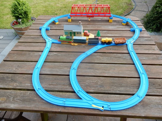 THOMAS & FRIENDS Trackmaster Set Station,Bridge, Train & Trucks £11.99 ...