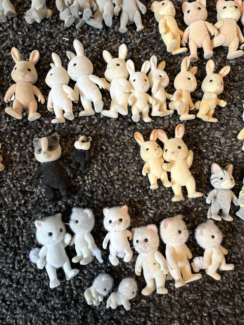 LARGE QUANTITY OF Sylvanian Family Figures Bundle £21.50 - PicClick UK