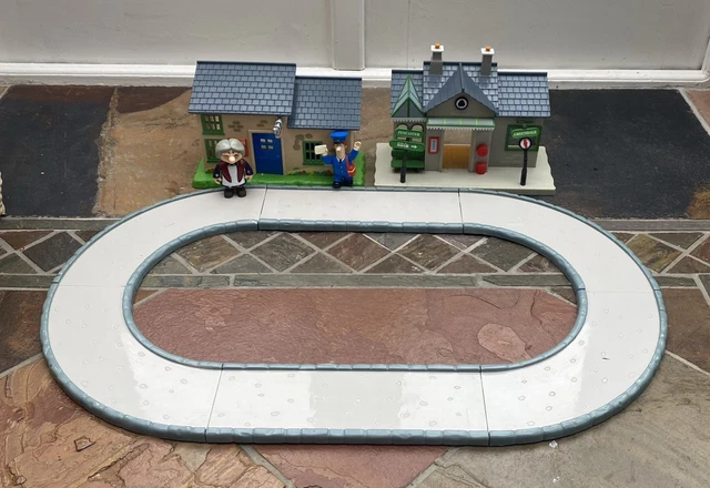 POSTMAN PAT VILLAGE Playset Greendale Station Post Office Mrs Goggins ...