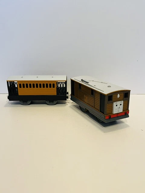 THOMAS & FRIENDS Trackmaster Toby Train And Carriage Engine Motorised ...