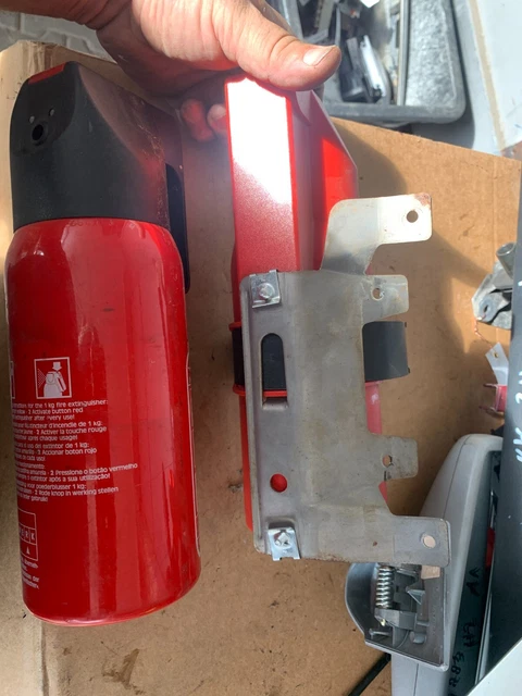 MERCEDES-BENZ FIRE EXTINGUISHER Retrofitting with Mount C-Class W203 ...