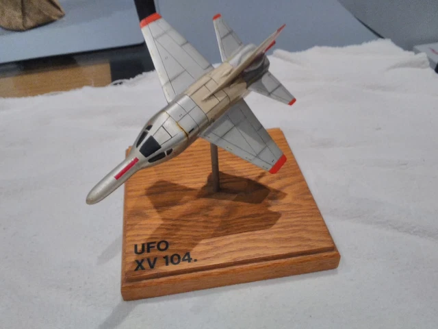 UFO S.H.A.D.O XV104 1:72 scale Model on Stand Built & Painted (Gerry ...