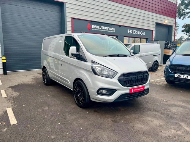 FORD TRANSIT CUSTOM 2.0 130ps 280 Limited SWB Silver Van - 12 Months ...