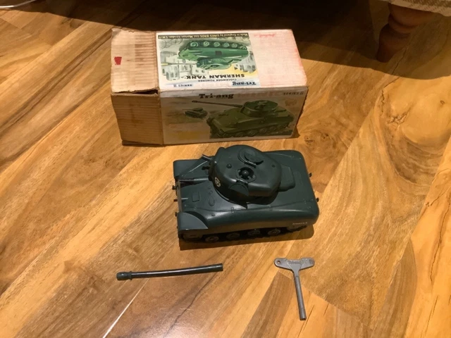 TRIANG MINIC SERIES II Clockwork Sherman Tank with flashing machine gun ...