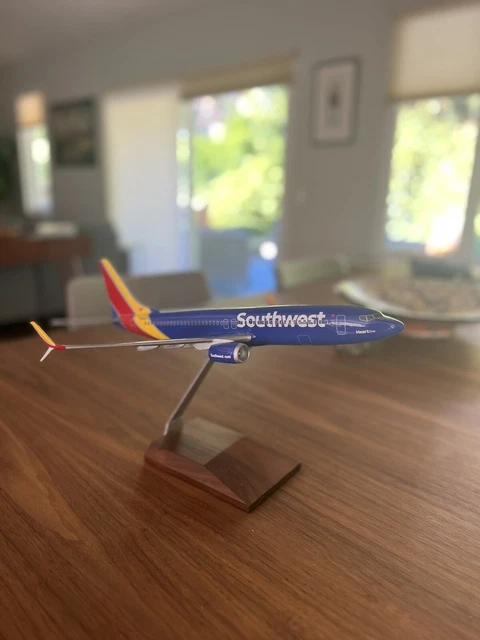 ATLANTIC MODELS SOUTHWEST AIR BOEING 737-800 1/100 Scale Heart One ...