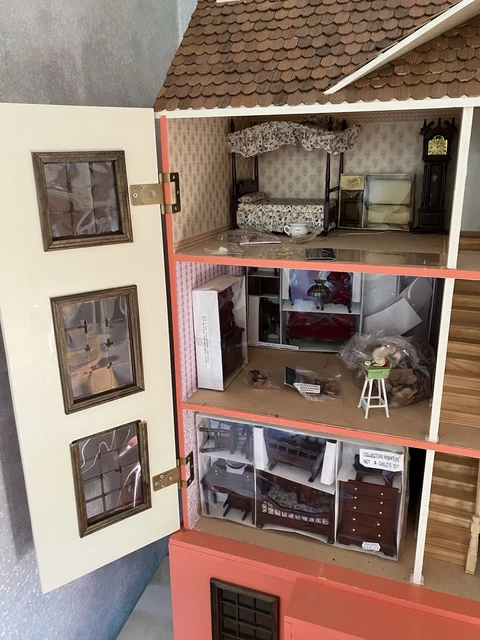 GEORGIAN STYLE DOLL House with various many accessories £208.70 ...