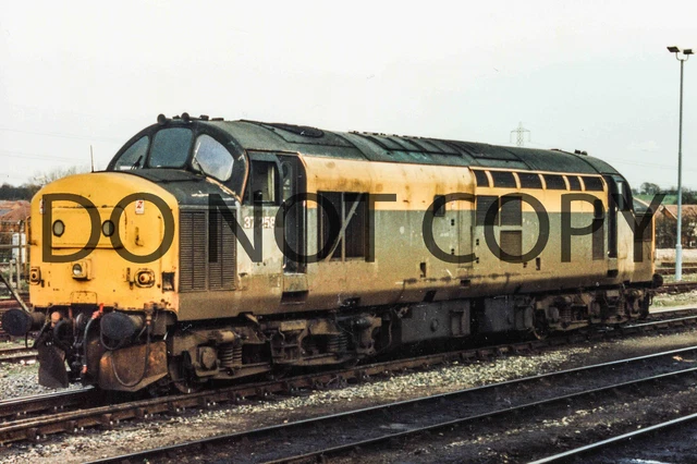 UK DIESEL TRAIN Railway Photograph Of Class 37 Loco 37258. Rm37-893 £1. ...