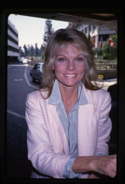 CATHY LEE CROSBY Wonder Woman pose candide étoile originale 35 mm ...